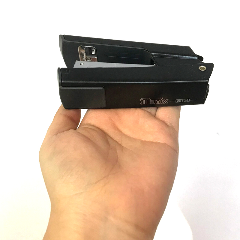 Bấm Kim Số 3 Munix 25129 - Đen