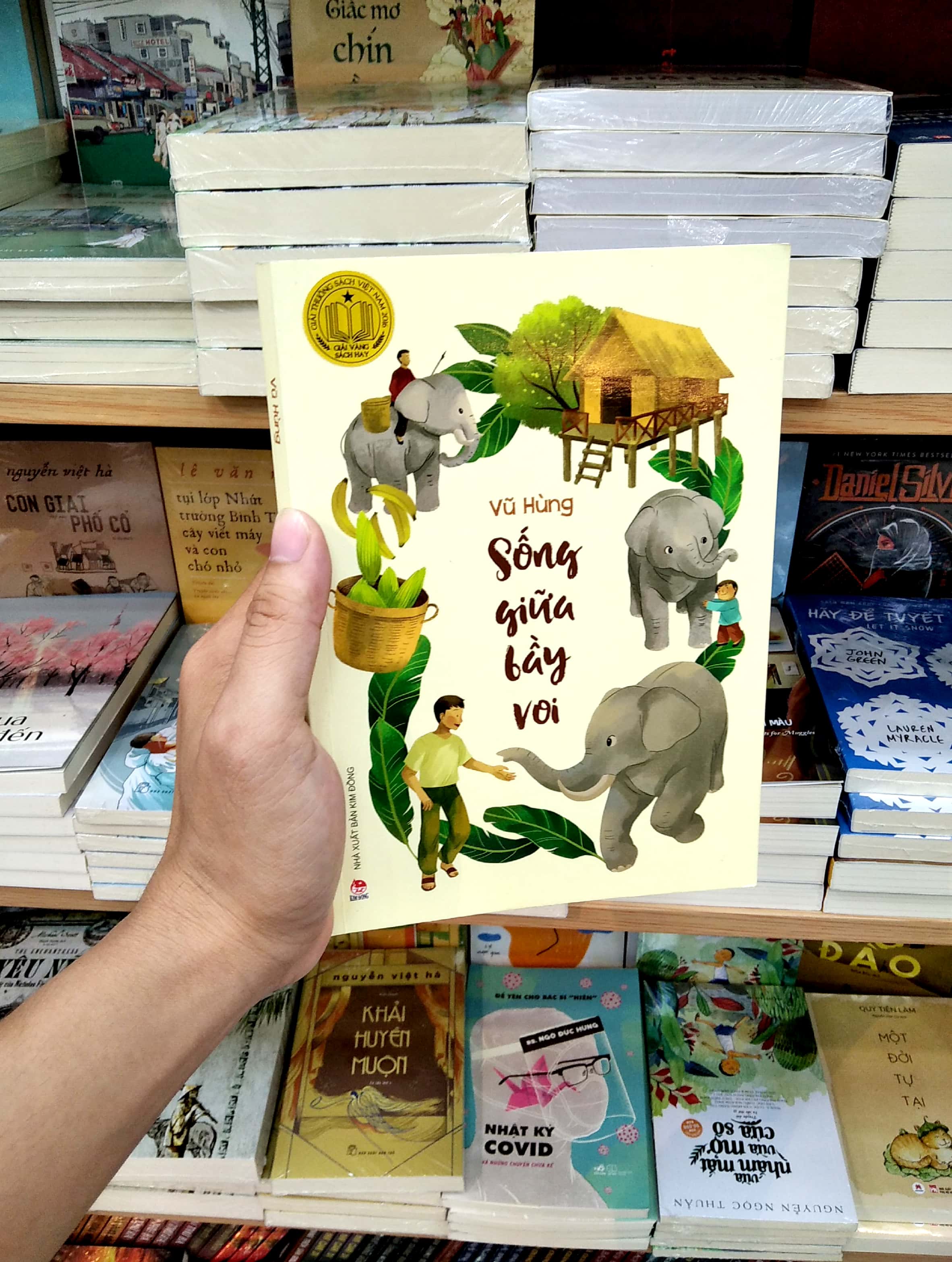 Sách Sống Giữa Bầy Voi - FAHASA.COM