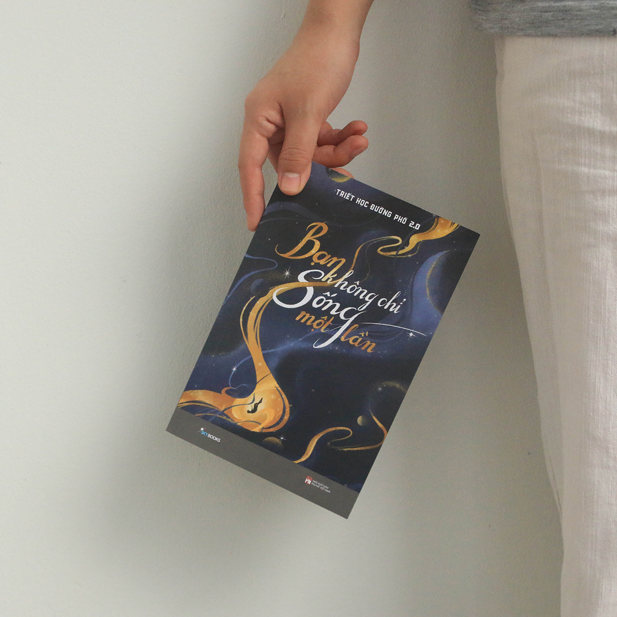 Sách Bạn Không Chỉ Sống Một Lần - FAHASA.COM