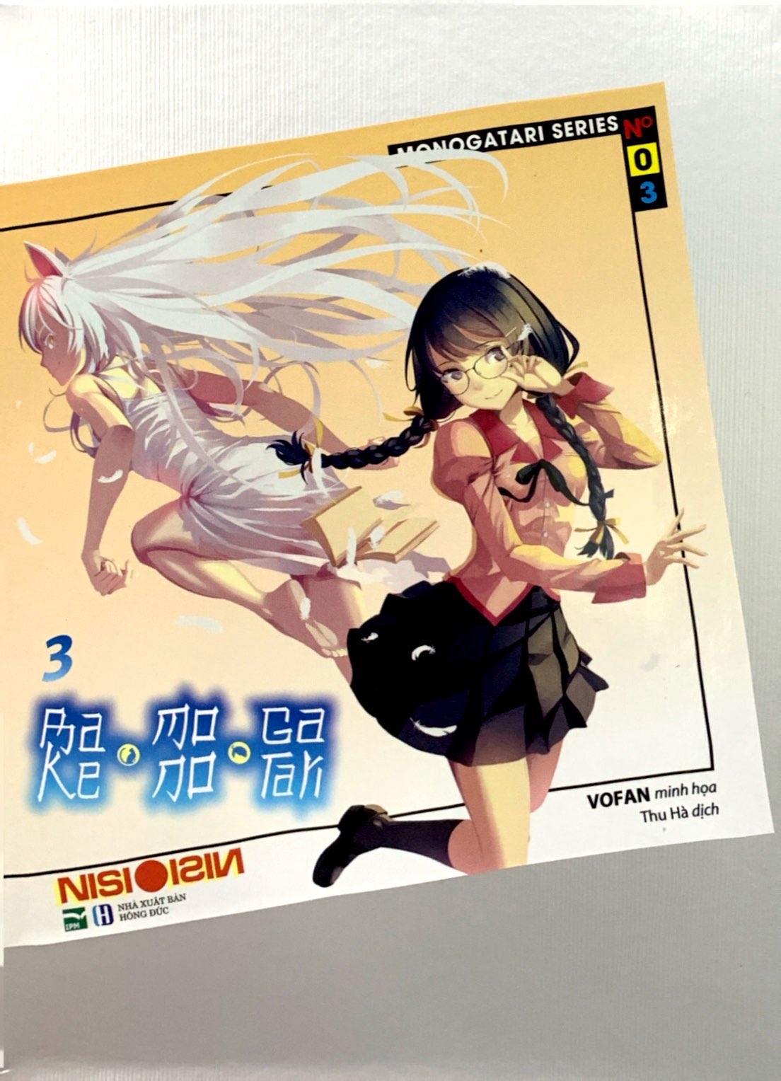 Sách BAKEMONOGATARI 3 - Bản Giới Hạn Ver B: Standee Bập Bênh + Postcard Nhự - FAHASA.COM