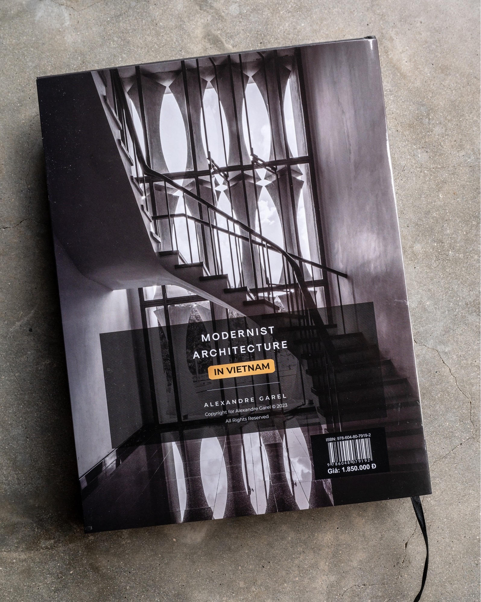 Modernist Architecture In Vietnam - Bìa Cứng PDF - YDS.EDU.VN