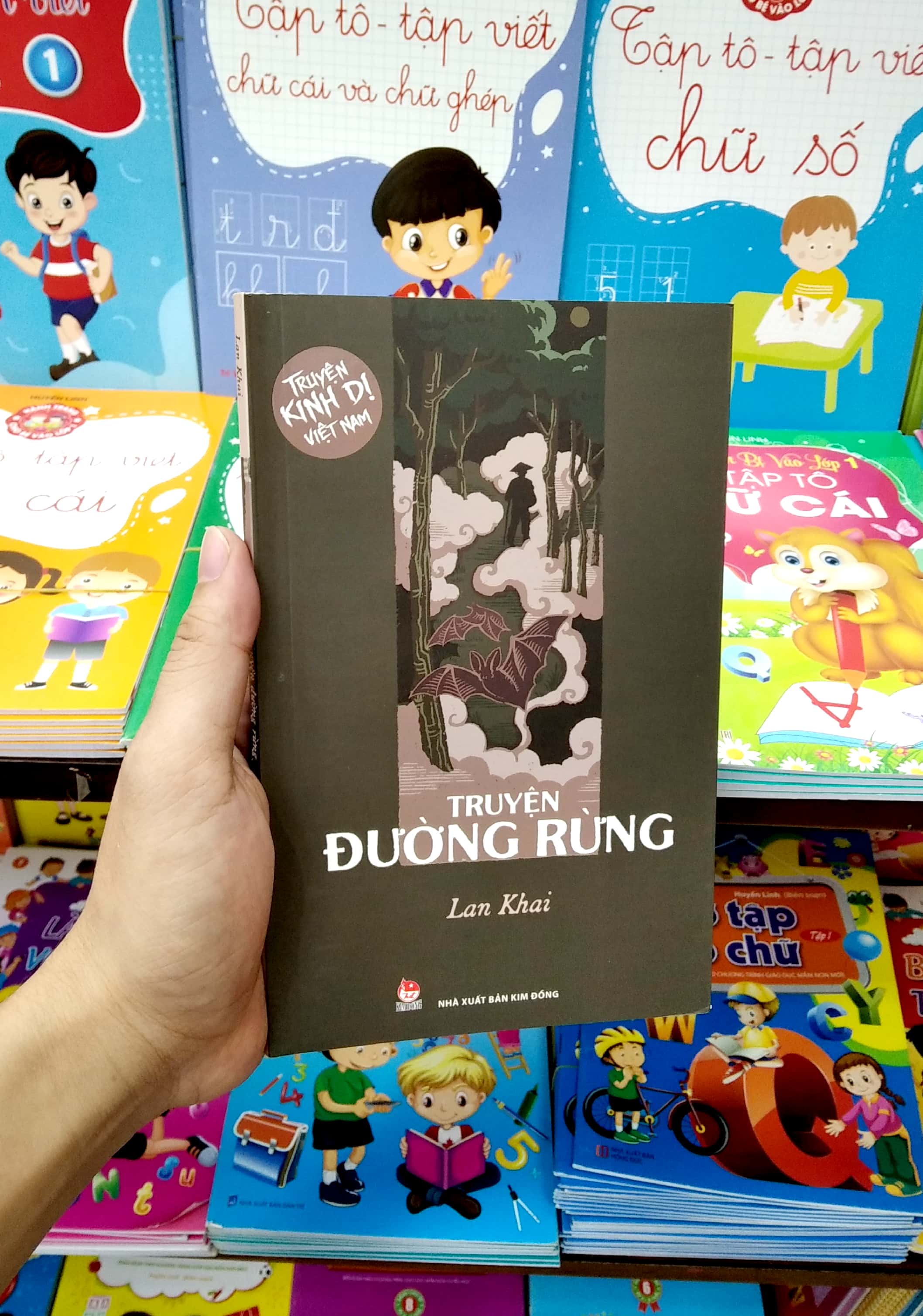 Sách Truyện Kinh Dị Việt Nam - Truyện Đường Rừng - FAHASA.COM